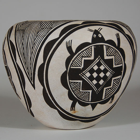 Acoma Pueblo Black-on-white Jar with Turtles Southwest Indian Pottery ...