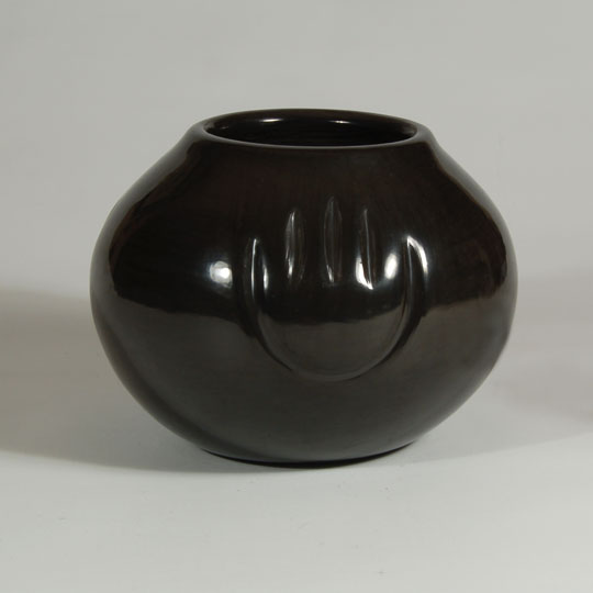 Blog: Angela Baca Pottery - C3771B - Adobe Gallery, Santa Fe
